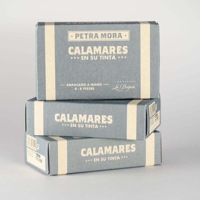Kleine eingelegte Calamares in der eigenen Tinte